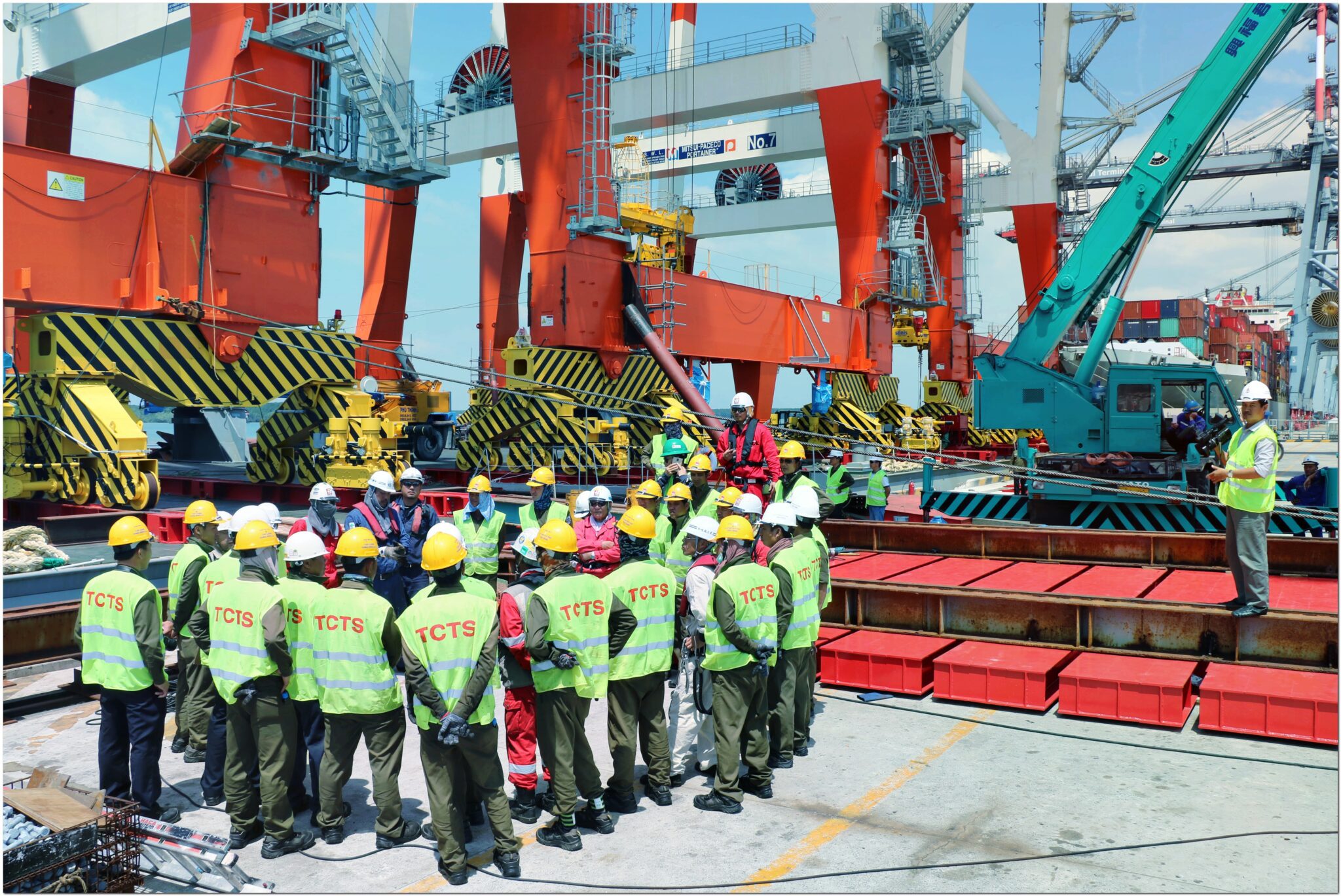 Vận chuyển cẩu STS, các loại cẩu bờ và cẩu RTG - Công ty Cổ phần Dịch ...